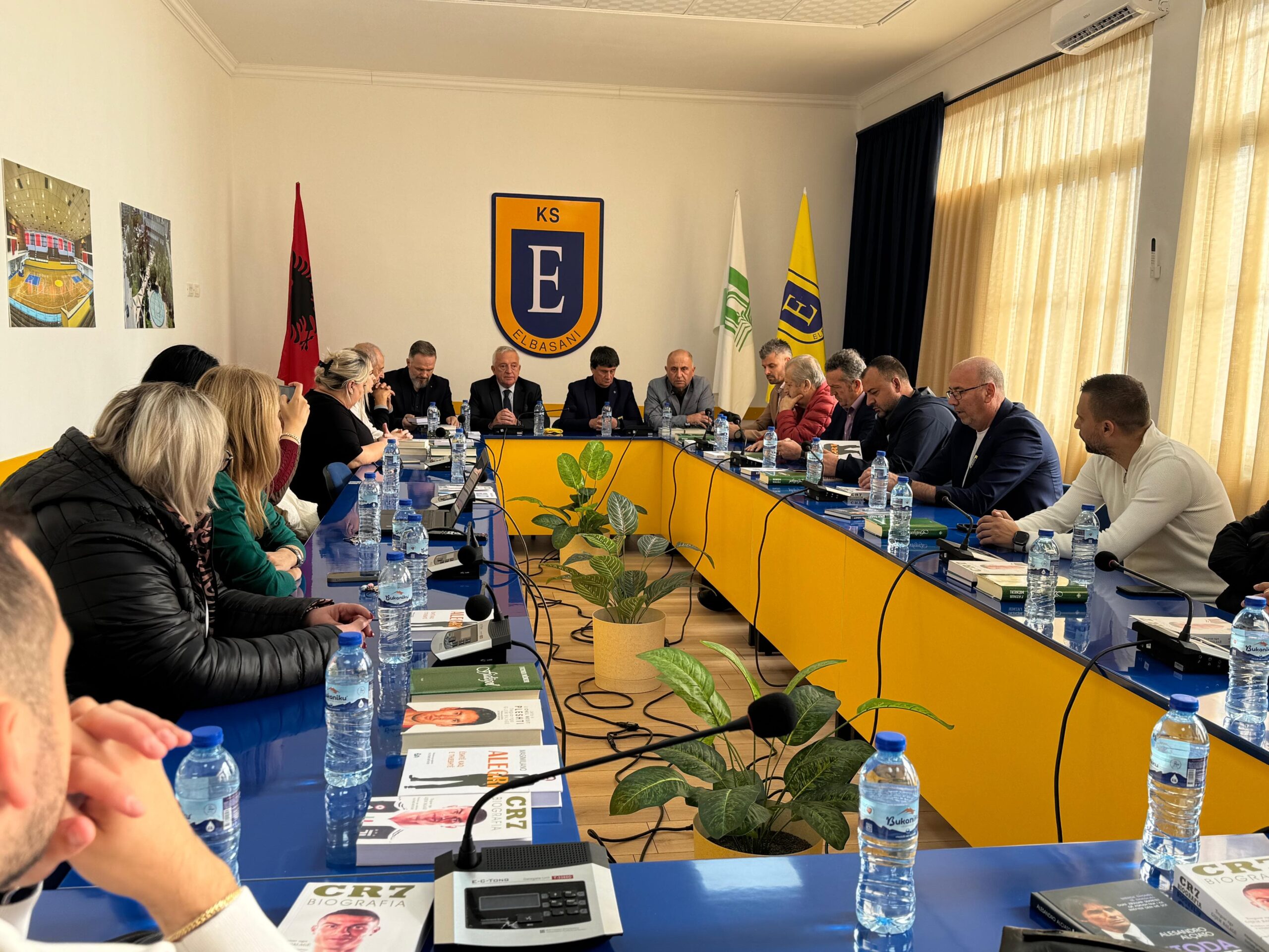 Fjalë, gola dhe emocione – Fatmir Mëneri ndan pasionin për sportin me ...